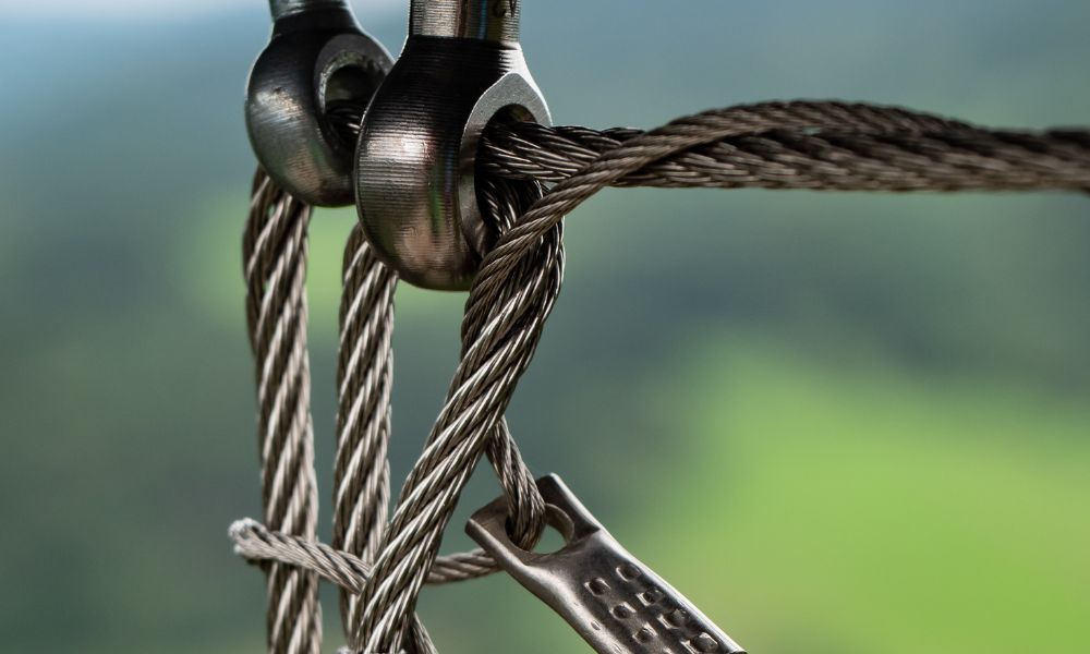 Differences Between Horizontal and Vertical Cable Railing